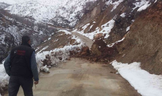 Batman'da köy yolunu ulaşıma kapatan kayalar temizlendi - Haberler